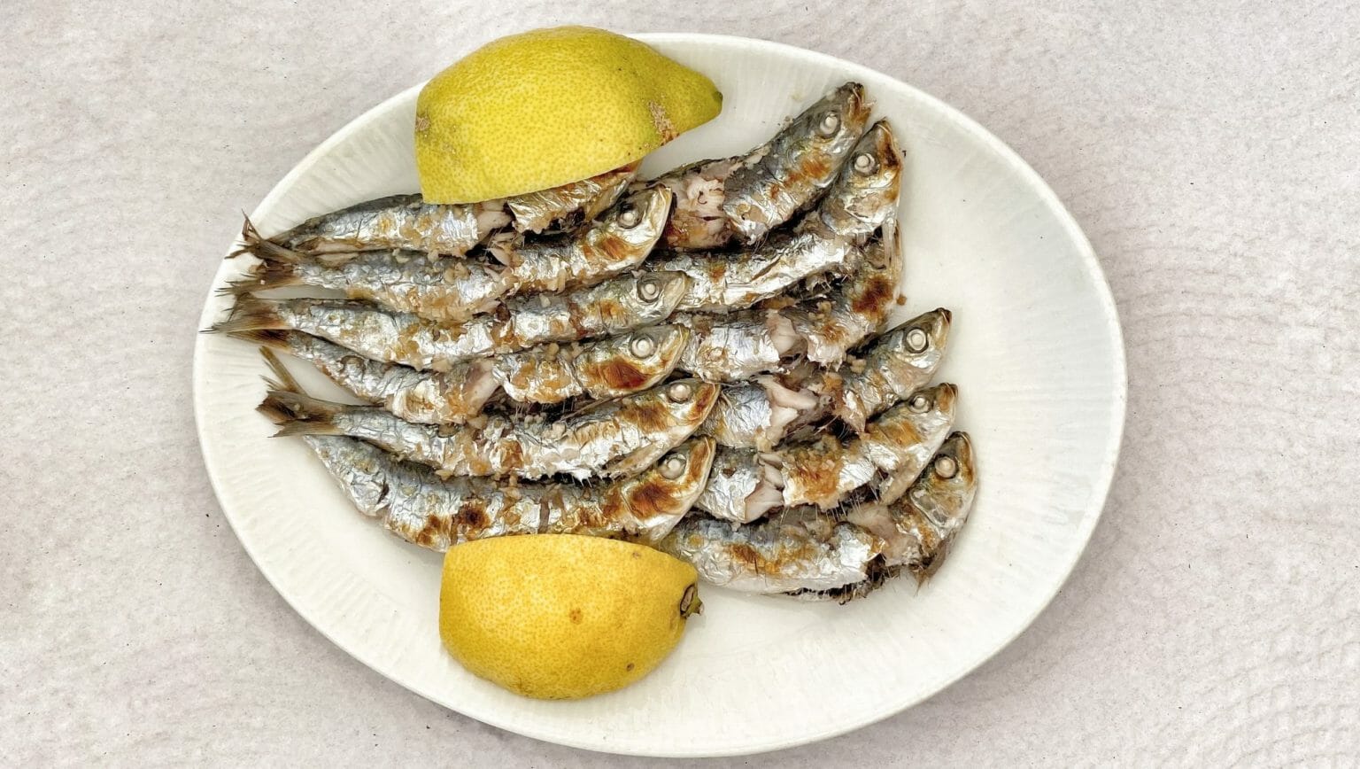 LOS ESPETOS DE SARDINAS, EL SABOR DE MÁLAGA - Como las maletas